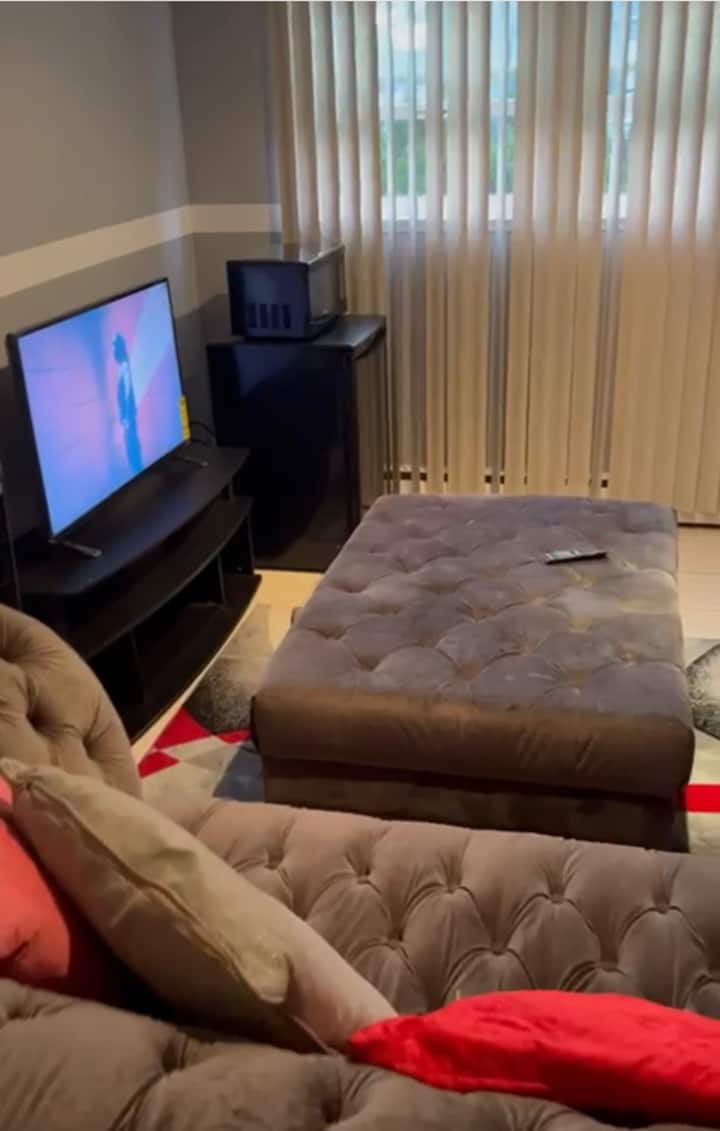 Away From Home Buki Crib - Staten Island
