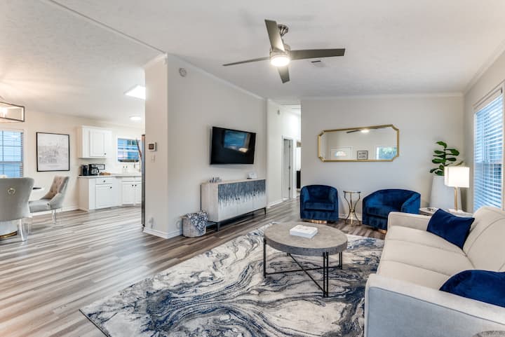 *5 Min. Walk To Downtown Mckinney* & Pet Friendly! - McKinney, TX