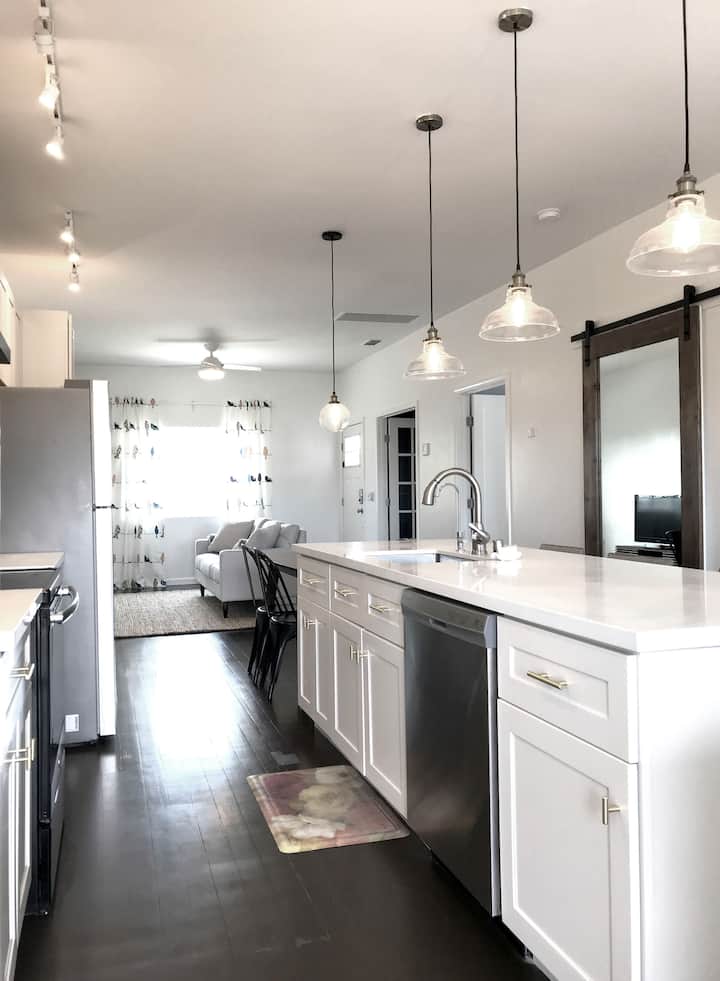 Cozy Home With Sunset Views - 阿拉米達