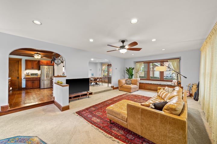 Bespoke Retreat Near Cle, Ix, Bw, And Metro Parks - North Olmsted, OH