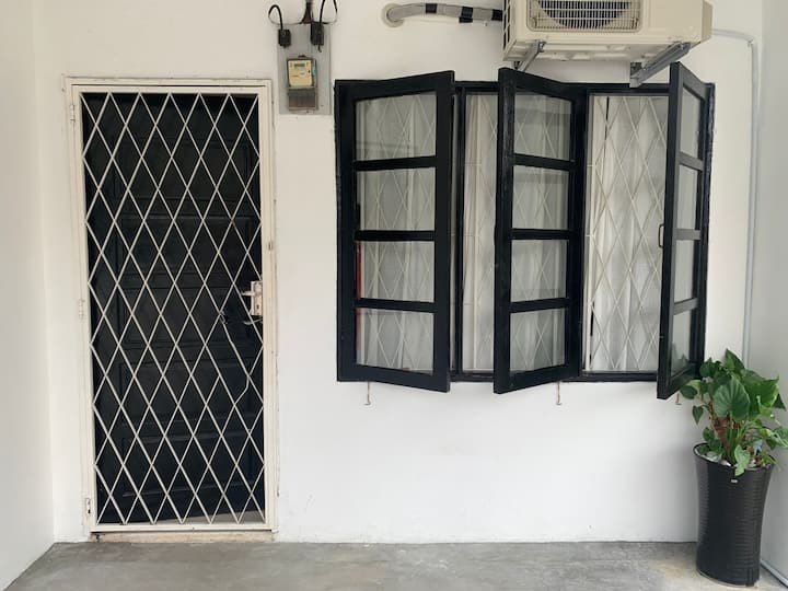 The Stay- Rumahhitamputih - Johor Bahru