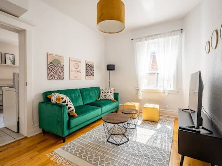 Beautiful 2 Bdrm On College St - Toronto