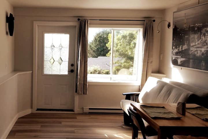 Newly Renovated 1 Bedroom Suite - Saanich