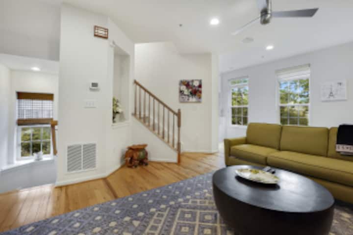 Sunny Home With Office - Columbia
