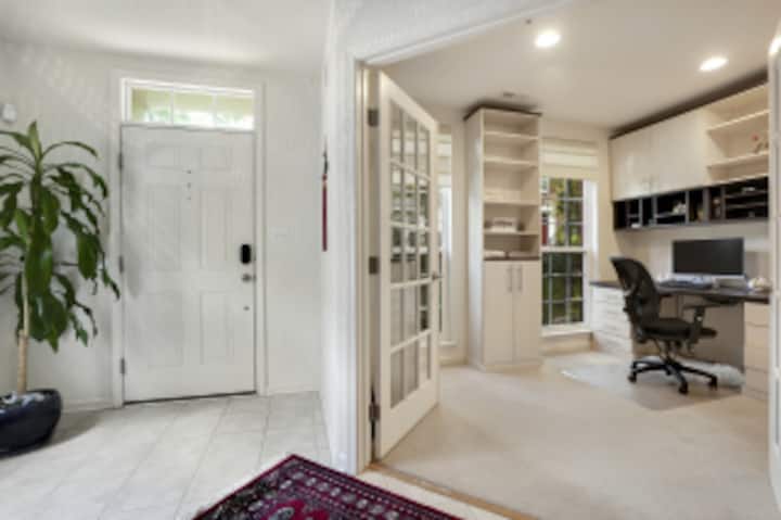 Sunny Home With Office - Columbia, MD