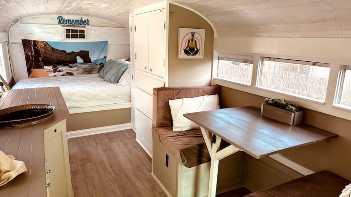 Skoolie-indoor/outdoor Adventure - Escondido, CA