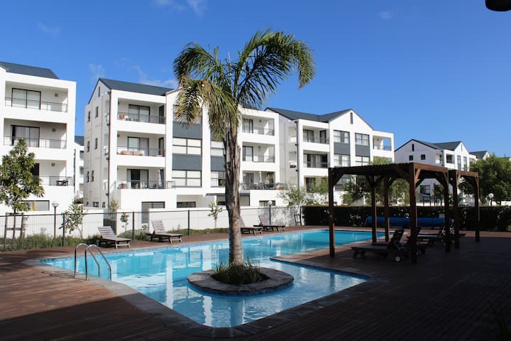 The Sundown Apartment Near Bloubergstrand - Parklands
