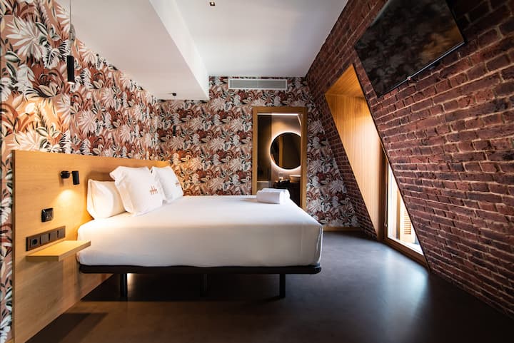 Hotel Atari,deluxe Room With Balcony And Breakfast - San Sebastián