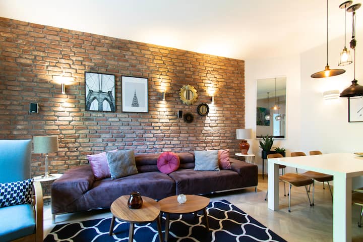 Roomy 3br Apartment With 2 Balconies, A/c In Salon - Cracovie