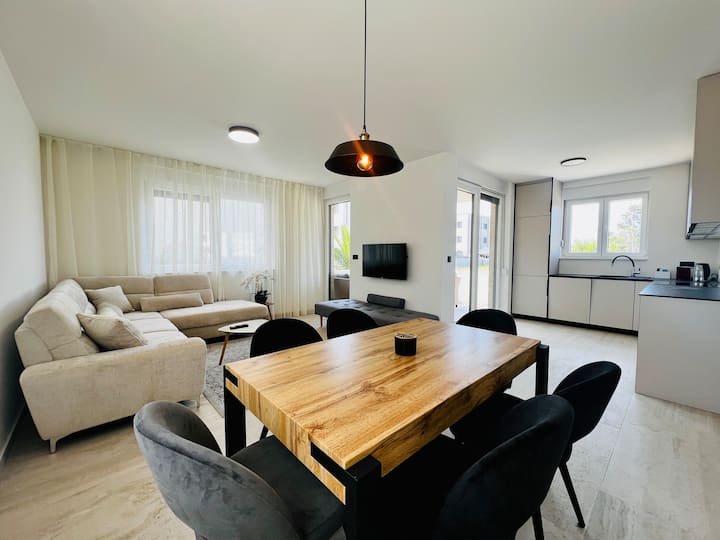 Three-bedroom Apartment|garden View - Vir