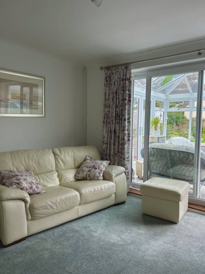 Bungalow Down The Lane For Female Guests - Filton
