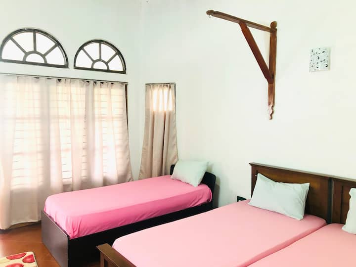 Kandyan Holiday Center - Triple Room - Kandy