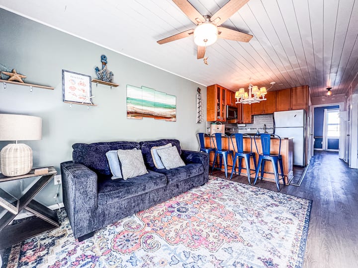 Cozy Beach Condo Sleeps 6 Pool - Carolina Beach, NC