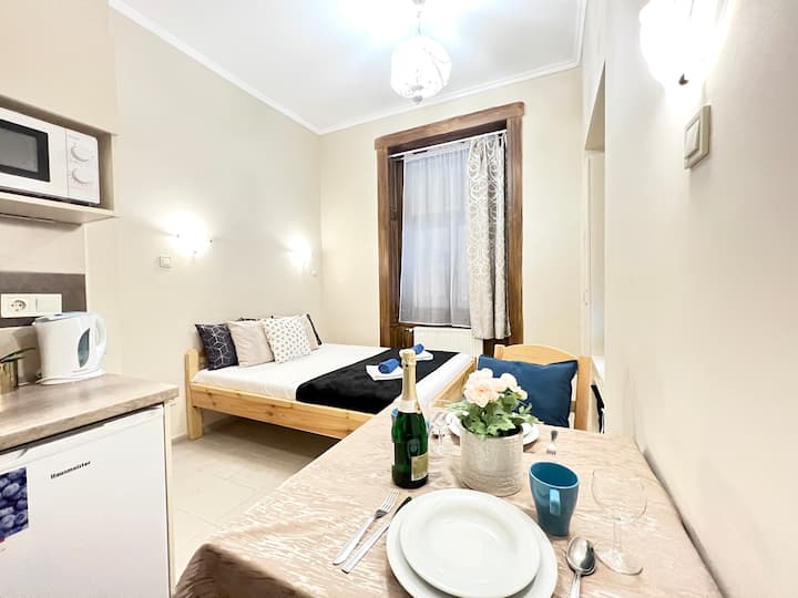 Tiny Budget Home @City Center - Budapest