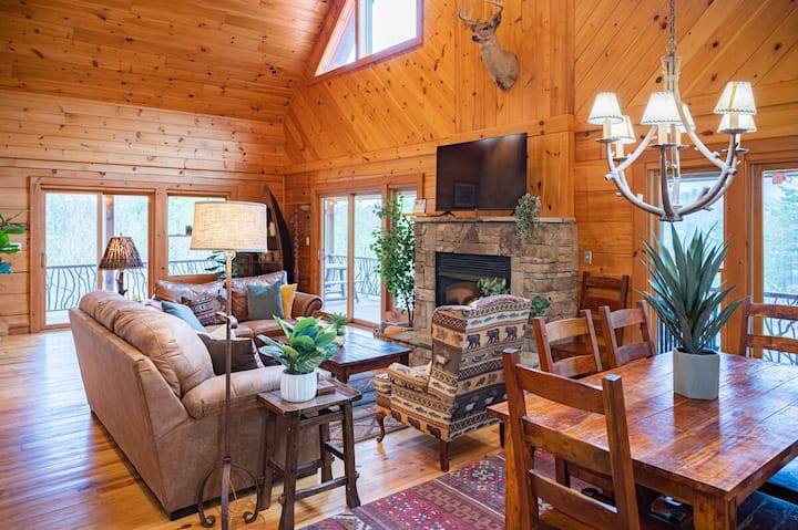 Mountain Cabin Minutes From Downtown Bryson City - Bryson City, NC