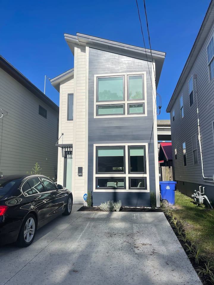 Modern 2-bedroom - Work & Play In Downtown Chs - Charleston, SC