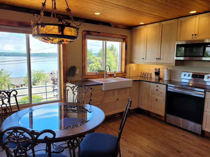 Norm's Nest - Vancouver Island