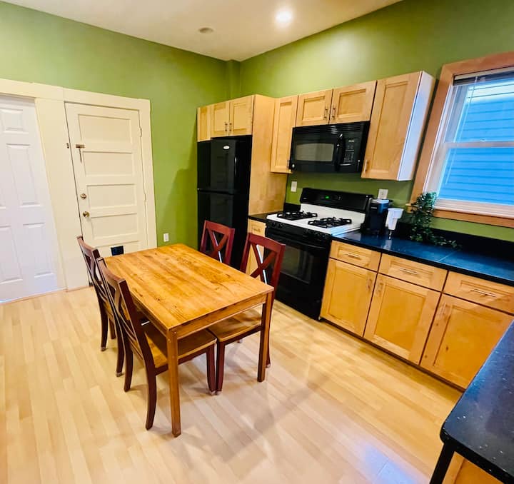 Prime Location, Short Walk To Porter Sq & Harvard - Cambridge, MA