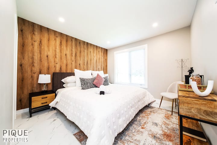 Park Life Retreat | King Bed | Pet Friendly*clean! - Edmonton