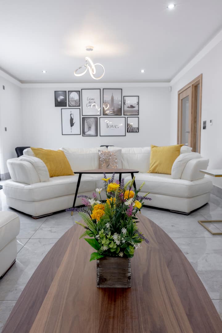 22b: Gorgeous, Spacious Home Perfect For Groups - Leicester