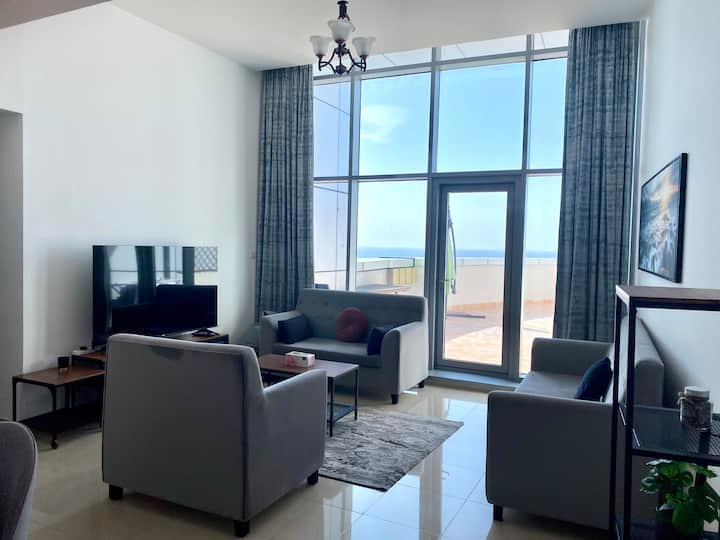 Seaside Serenity With Gym & Pool - Ajman