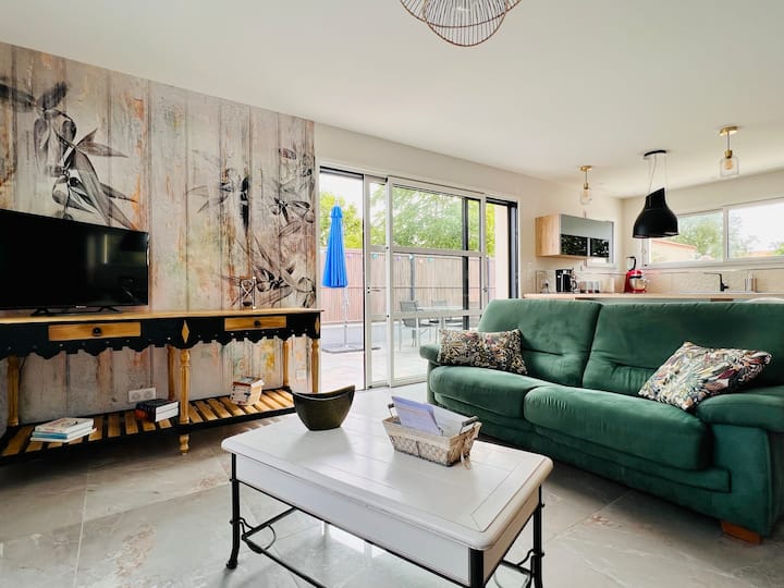 "Les Agapanthes De Joca" - La Plaine-sur-Mer