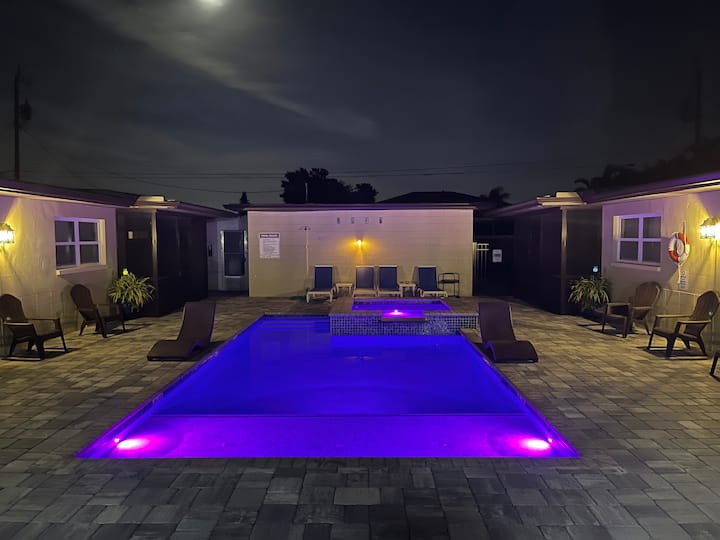 Large Studio Tudor Getaway Resort- Heated Pool - Cape Coral, FL