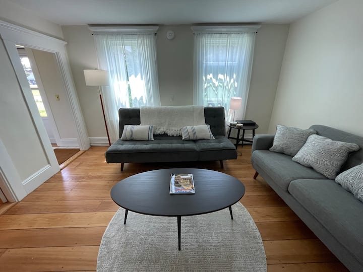 Apartment In East Orleans Historic Home - Brewster, MA