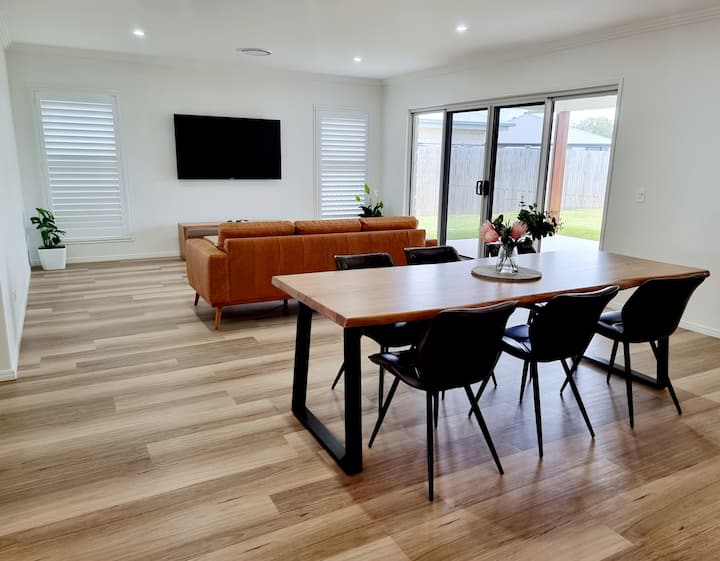 Large, Stunning Home- Hervey Bay +Truck Parking - Hervey Bay