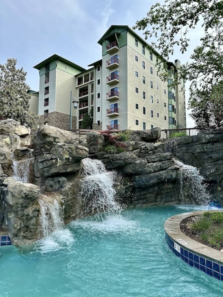 Teetime-golf, Lazy River, Indoor Pool, Spa, & Gym - Pigeon Forge, TN