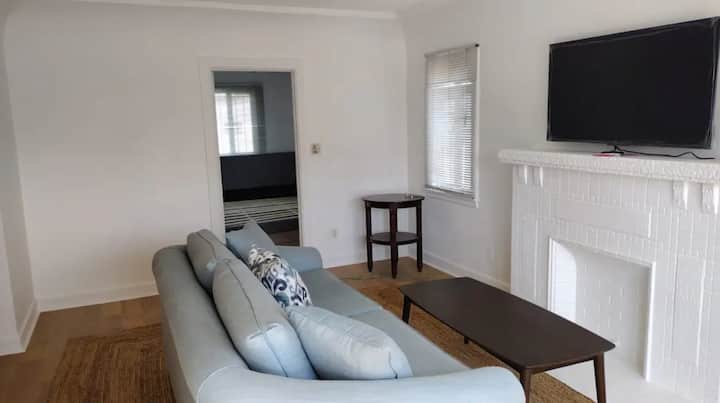 3 Bedroom Home Near Culver City - Culver City, CA