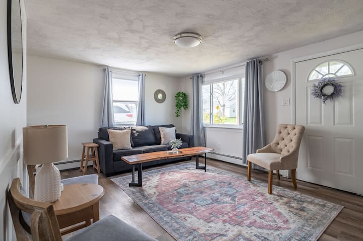 Cozy 2 Bedroom House! - Bangor, ME