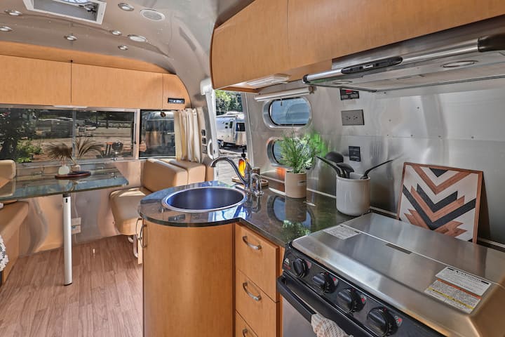 The Redbud Airstream (Visit Mt Shasta) - Dunsmuir, CA