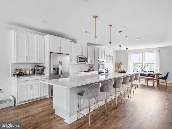 Modern Luxury New Townhome Long Term Stays - Manassas, VA