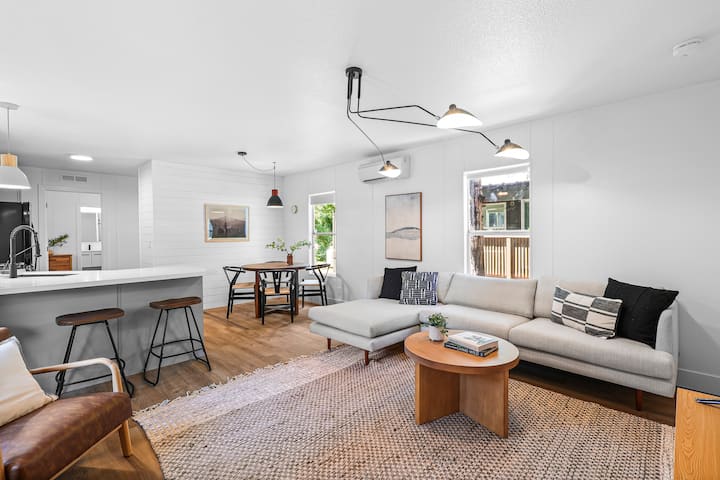 Alder - Modern Cabin With Hot Tub - Mount Shasta, CA