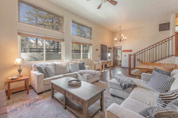 Large 5bd-hot Tub-walk To Bear Mountain-parking - Big Bear Lake, CA
