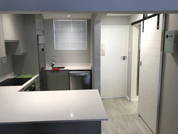 Beachfront Loft Apartment, Modern Finishes,two Bed - Port Elizabeth