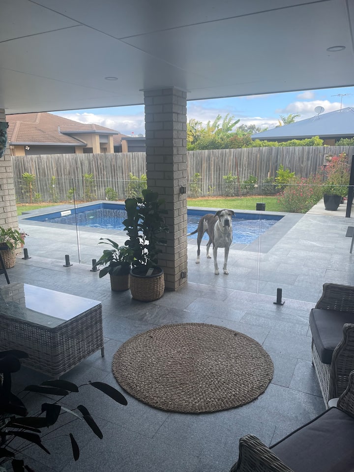 Nice House In Quiet Suburb. Price Is For 2 Rooms - Rockhampton