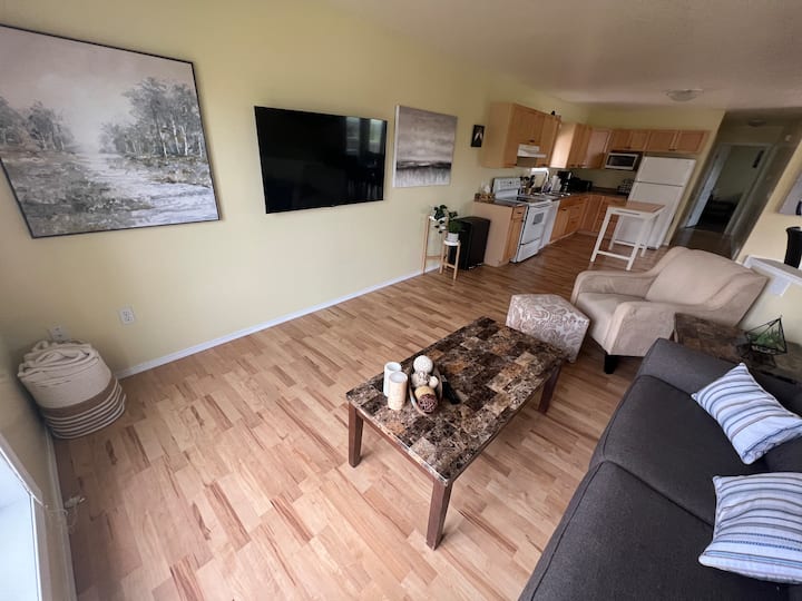 4 Bed Entire House 2liv Rms 2kitchens -Fast Wifi - Grande Prairie
