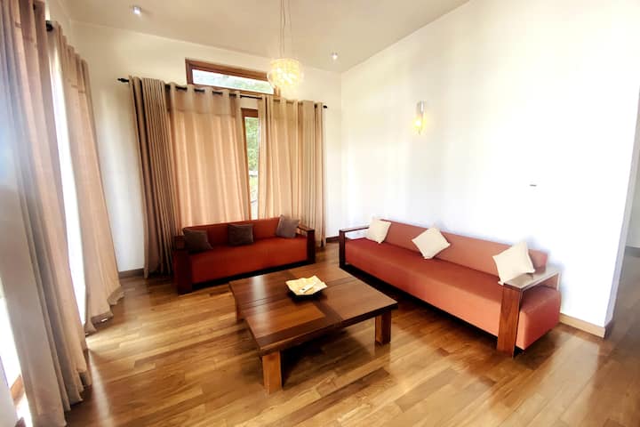 Hilltop Charm: 5br Villa - Kandy