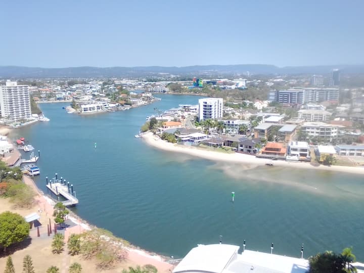 2 B/r, K/2s, Lvl 16, Carpark, Chevron Renaissance - Gold Coast
