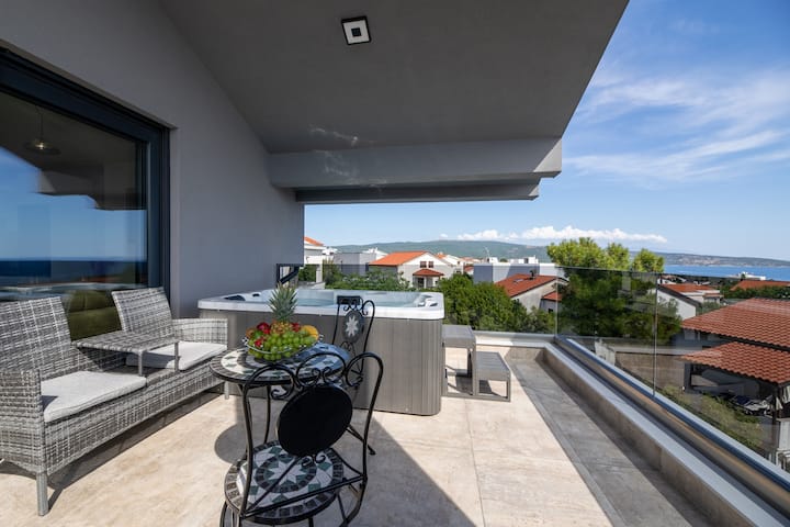 Penthouse With Jacuzzi & Seaview - Krk