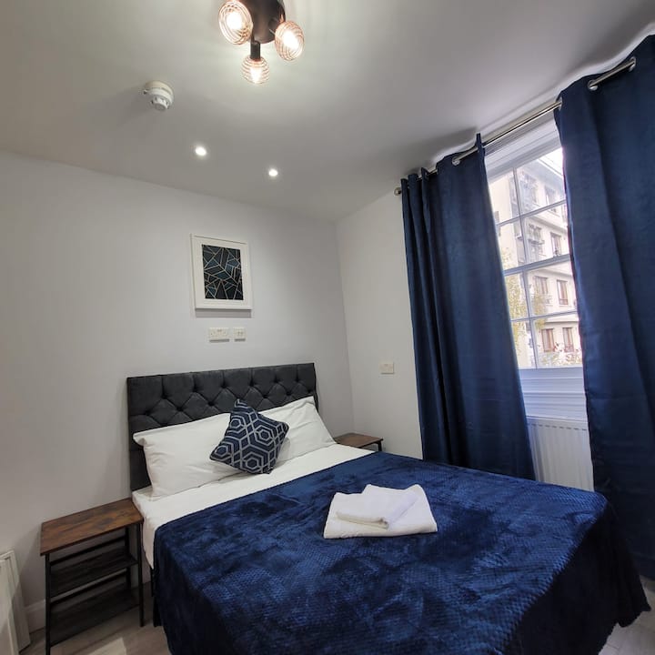 Triple Ensuite Room At Argyle Square Hotel - London, UK