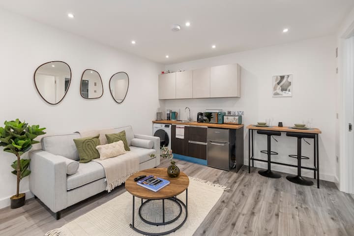 Tranquil Garden 1-bed Flat In Neasden, London - London