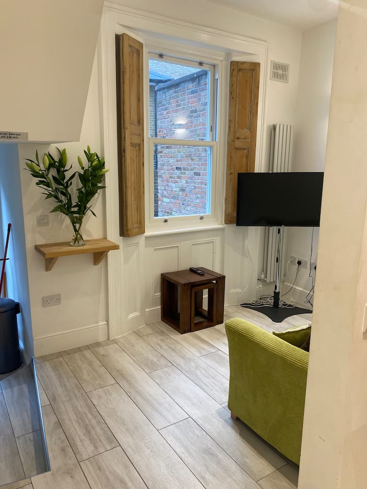 Modern 1 Bed Flat, In Zone 2 - Fulham