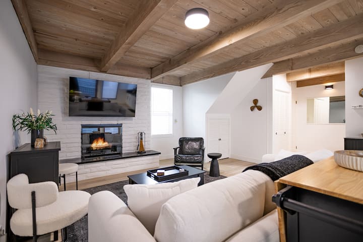 Modern Beachside Getaway - Manhattan Beach, CA