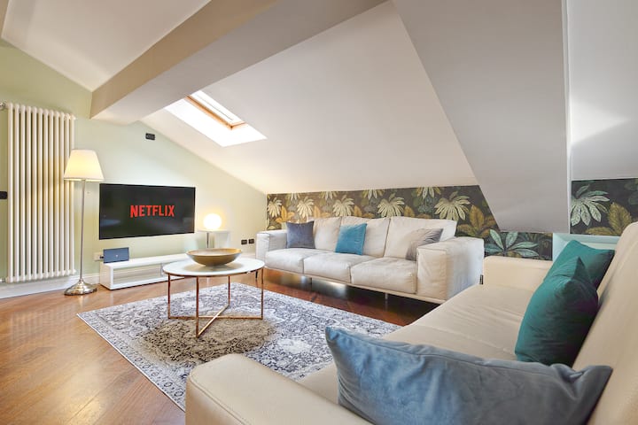 Attic In Como Center + Free Parking - Como