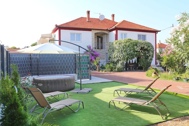 Green Oasis - With Jacuzzi, 4 Beds, 3 Bedrooms - Bibinje