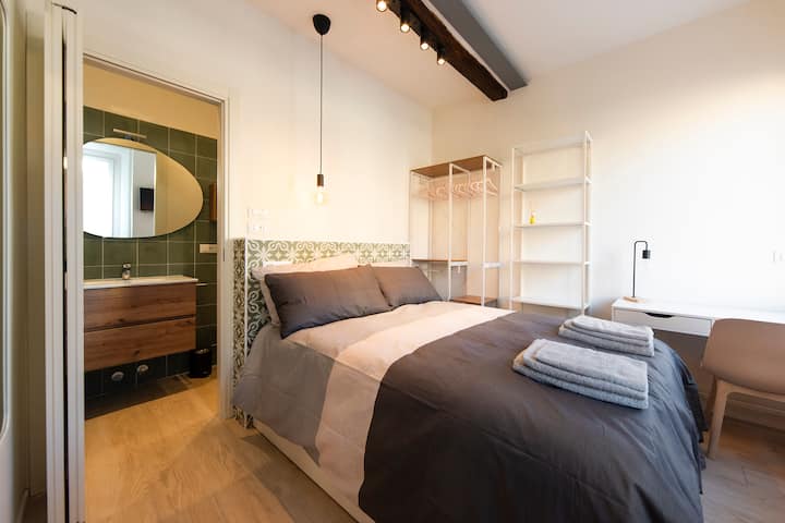 Lovely Queen Room With Private Bathroom & Ac - Reggio Emilia