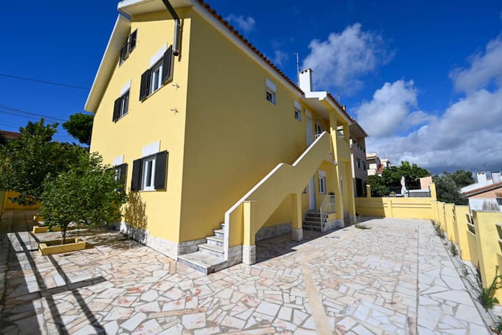 Oeiras Porto Salvo Spacious Five Bedroom Villa - Costa da Caparica